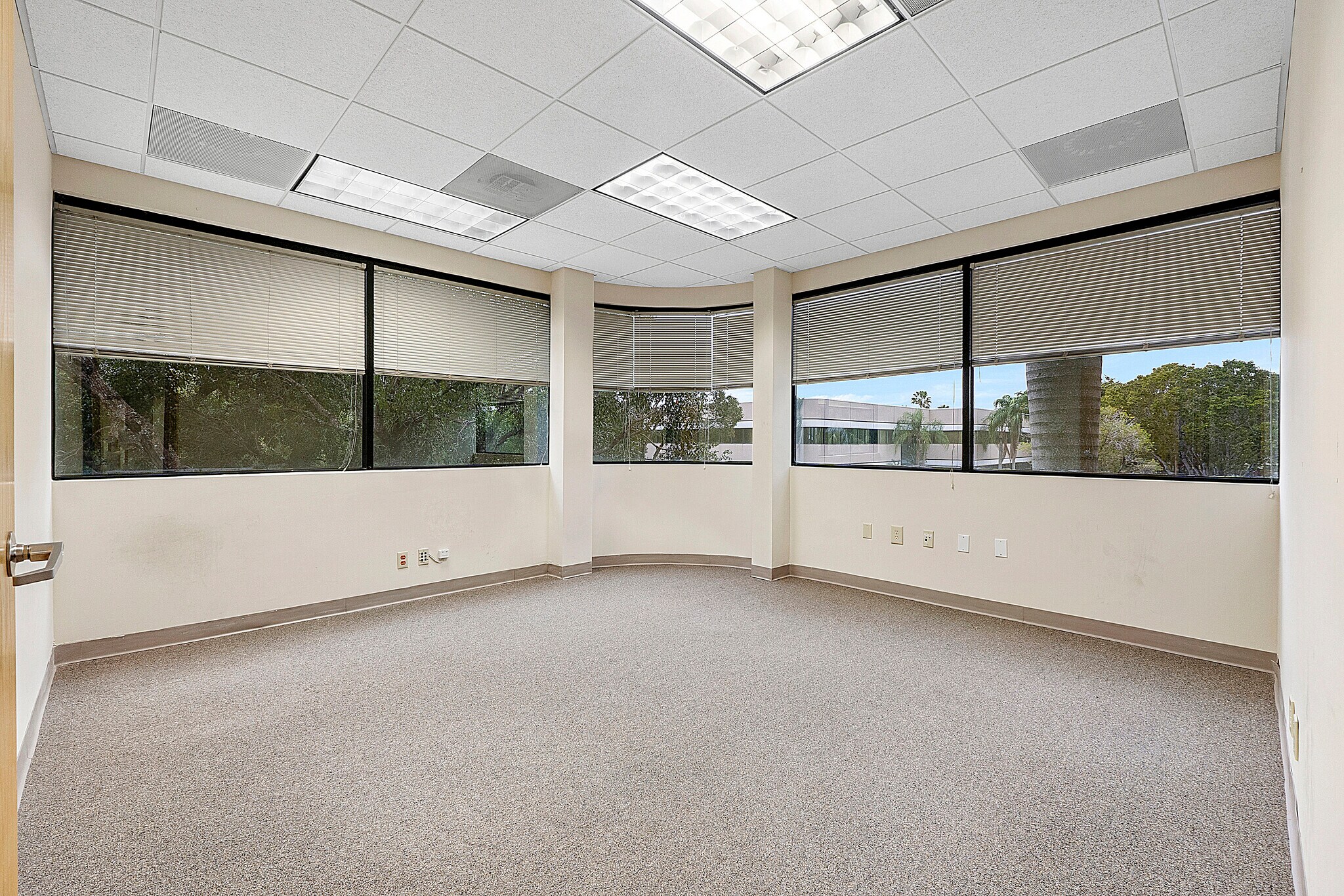 400 Sawgrass Corporate Pky, Sunrise, FL 33325 - Building A | LoopNet