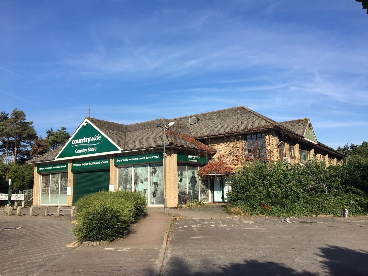 11 Ducklington Ln, Witney, OX28 5JD | LoopNet