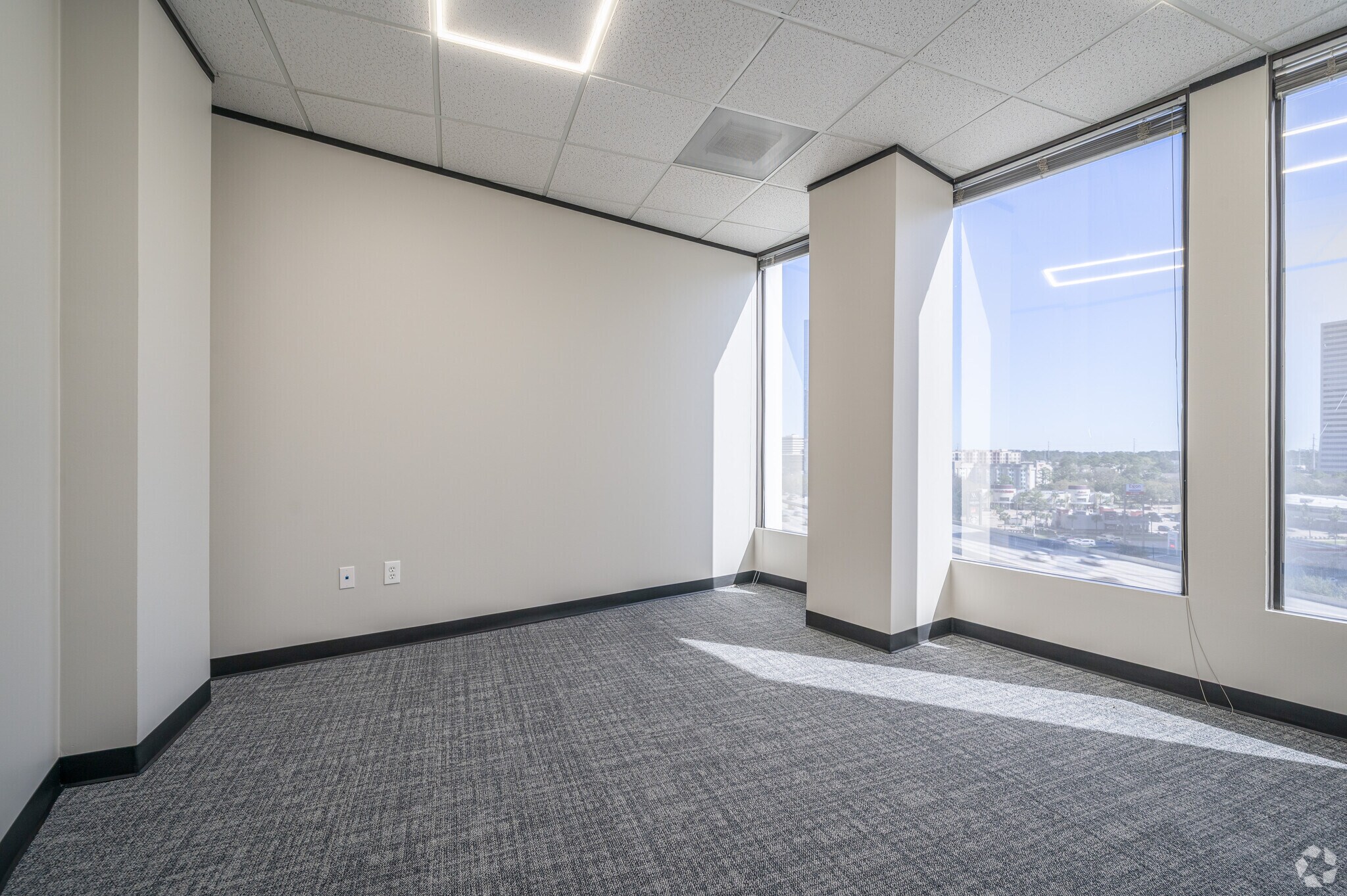 2100 West Loop South, Houston, TX 77027 - Office/Retail for Lease | LoopNet