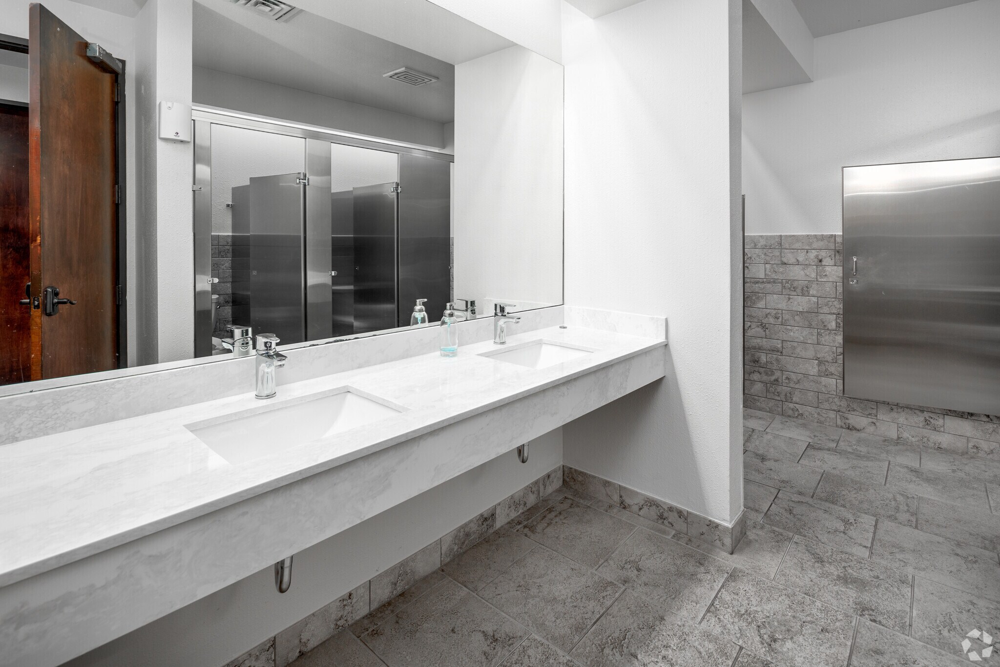 16300 Addison Rd, Addison, TX 75001 - Office for Sale | LoopNet