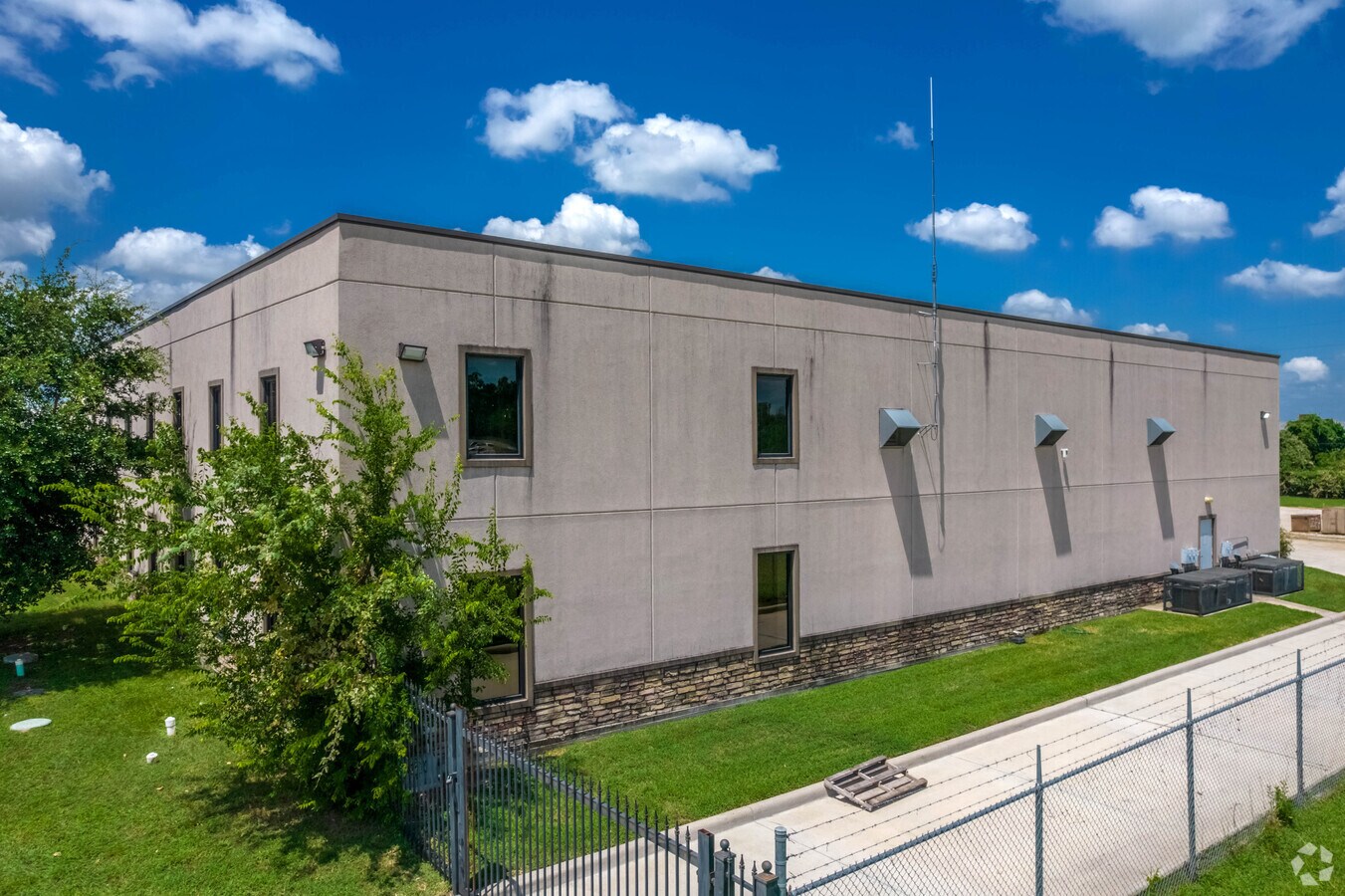 12320 Cutten Rd, Houston, TX 77066 | LoopNet