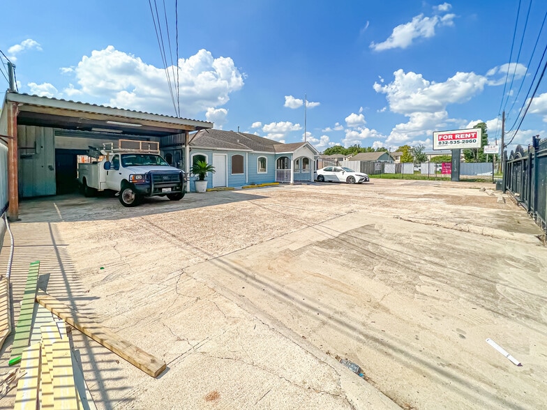 2113 Bingle Rd, Houston, TX 77055 | LoopNet