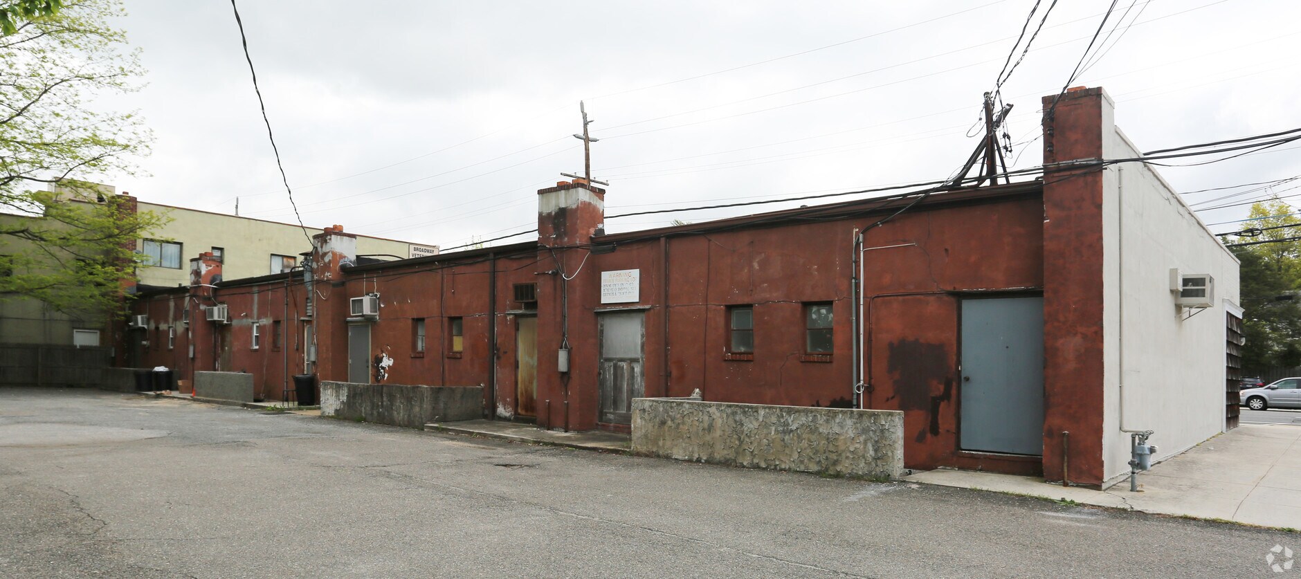 1588 Broadway, Hewlett, NY 11557 | LoopNet