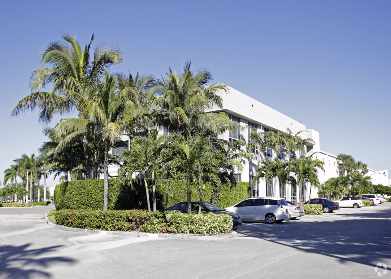 9985 NW 19th St, Miami, FL 33172 - Property Record | LoopNet.com