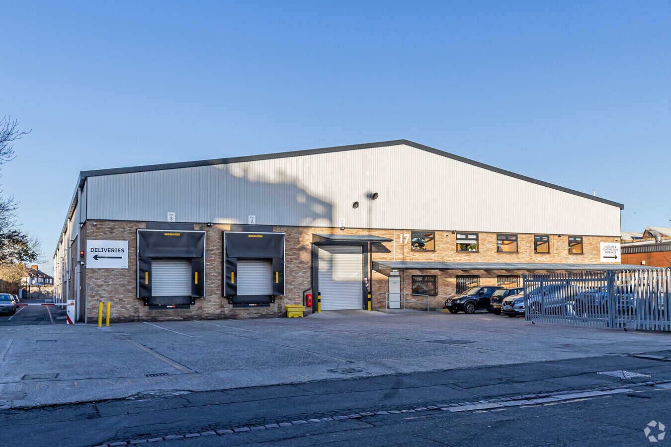 17 Wadsworth Rd, Greenford, UB6 7JD | LoopNet