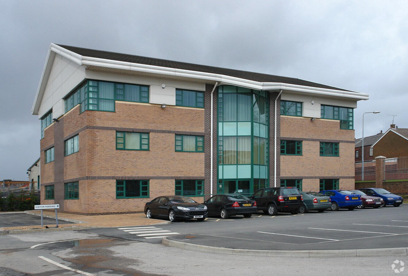 2 The Quadrant, Green Ln, Heywood, OL10 1NG - Office for Lease | LoopNet