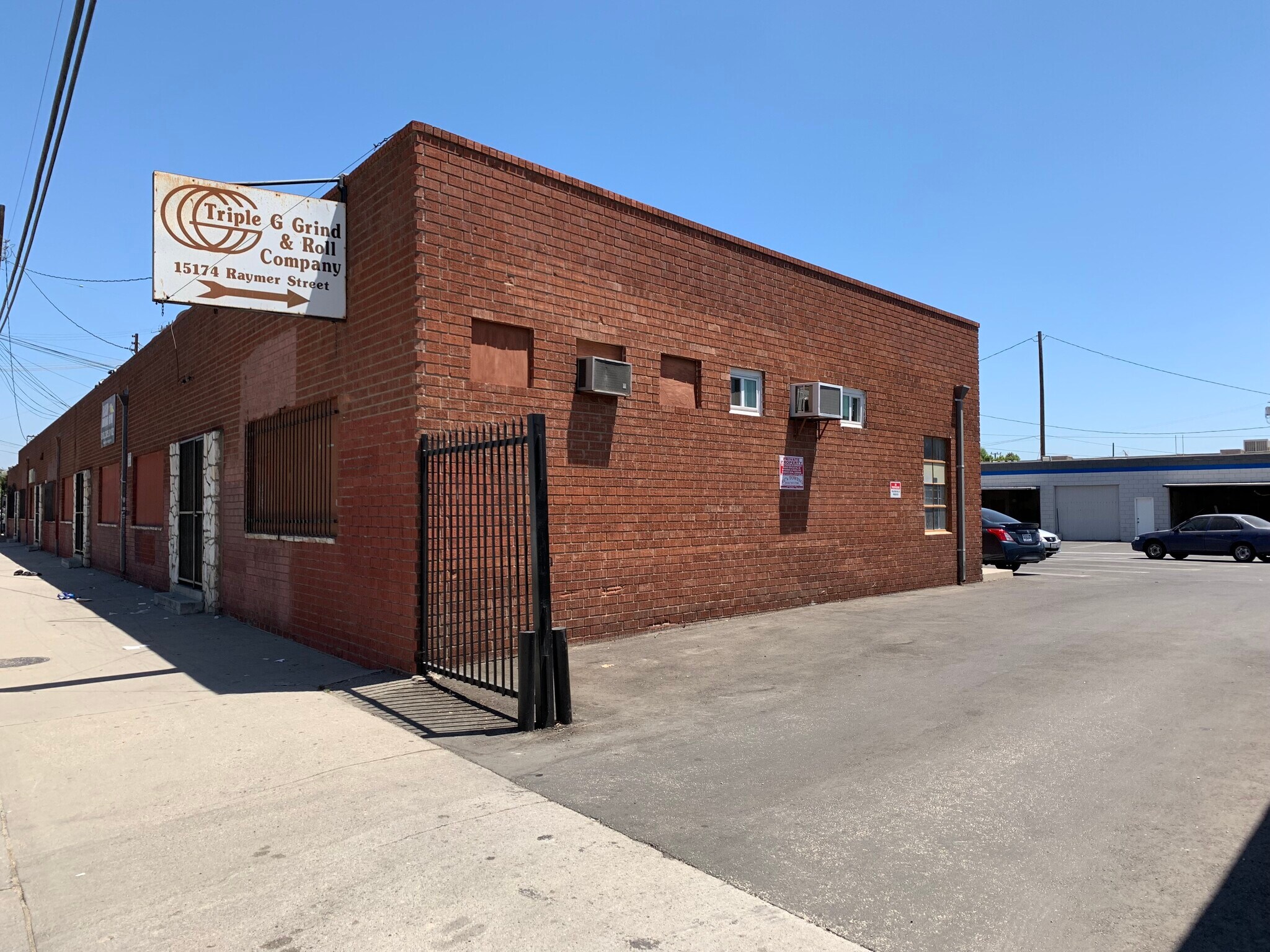 15140-15180 Raymer St, Van Nuys, CA 91405 - Raymer Commercial Center | LoopNet