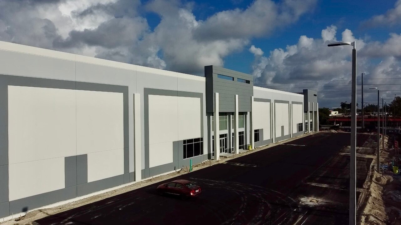 2910 Stirling Rd, Hollywood, FL 33020 - Stirling Logistics Center | LoopNet