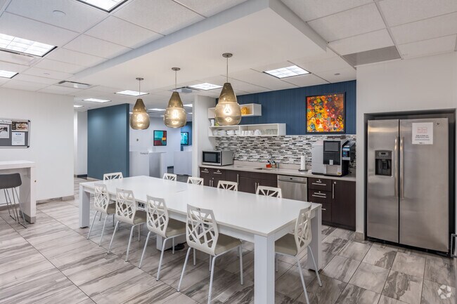Regus - Addison Commercial Listings & Brokers | LoopNet