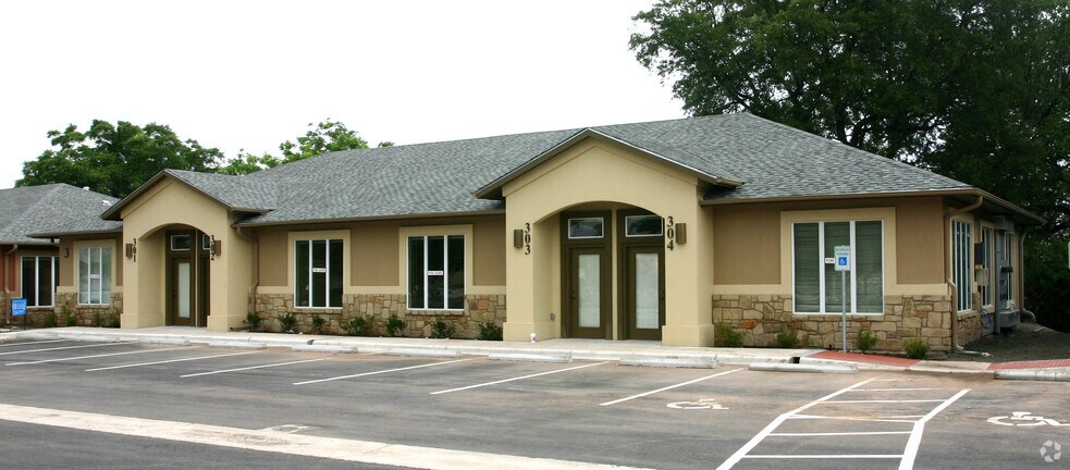 13284 Pond Springs Rd, Austin, TX 78729 | LoopNet