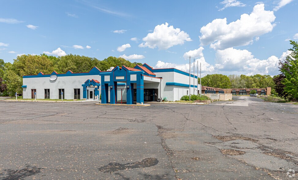 5 Ella Grasso Tpke, Windsor Locks, CT 06096 - Windsor Locks Inn | LoopNet