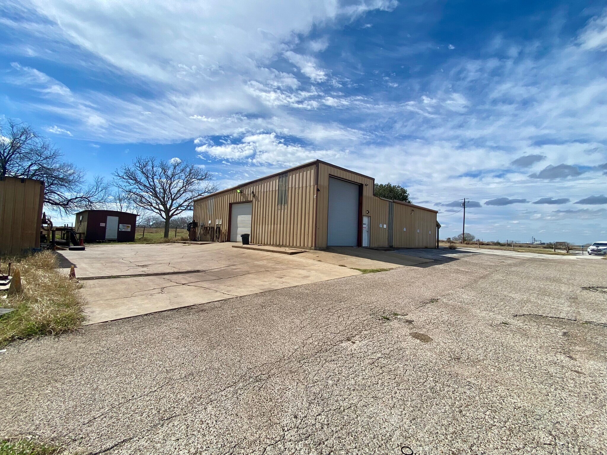 326 N County Road 1050, Kingsville, TX 78363 - Shop/Office & Rocked Yard | LoopNet