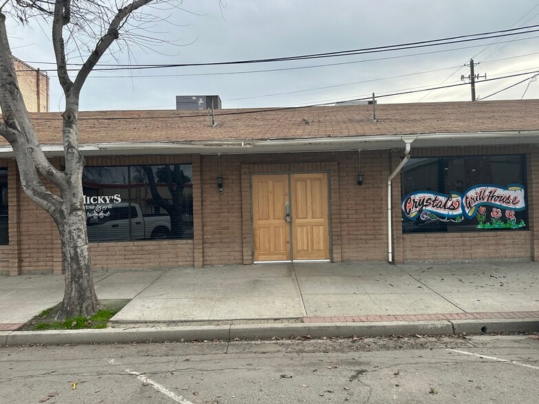 230 Fox St, Lemoore, CA 93245 - Retail for Sale | LoopNet