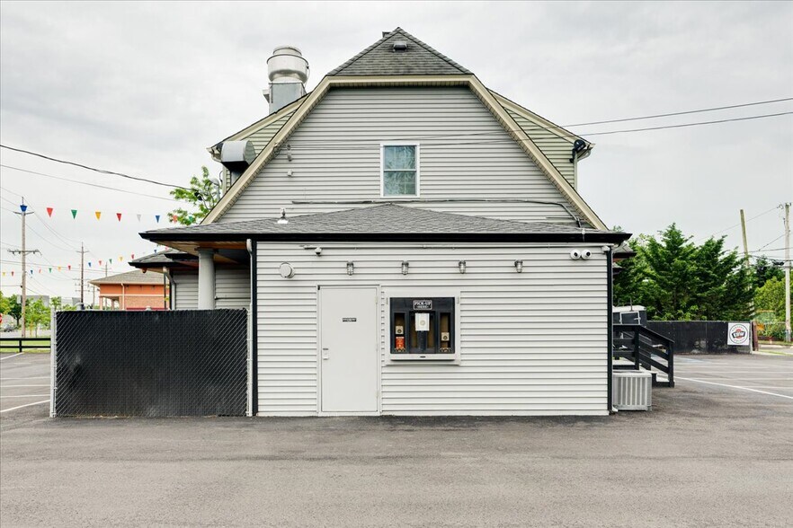 1400 Lakeland Ave, Bohemia, NY 11716 - Retail for Sale | LoopNet