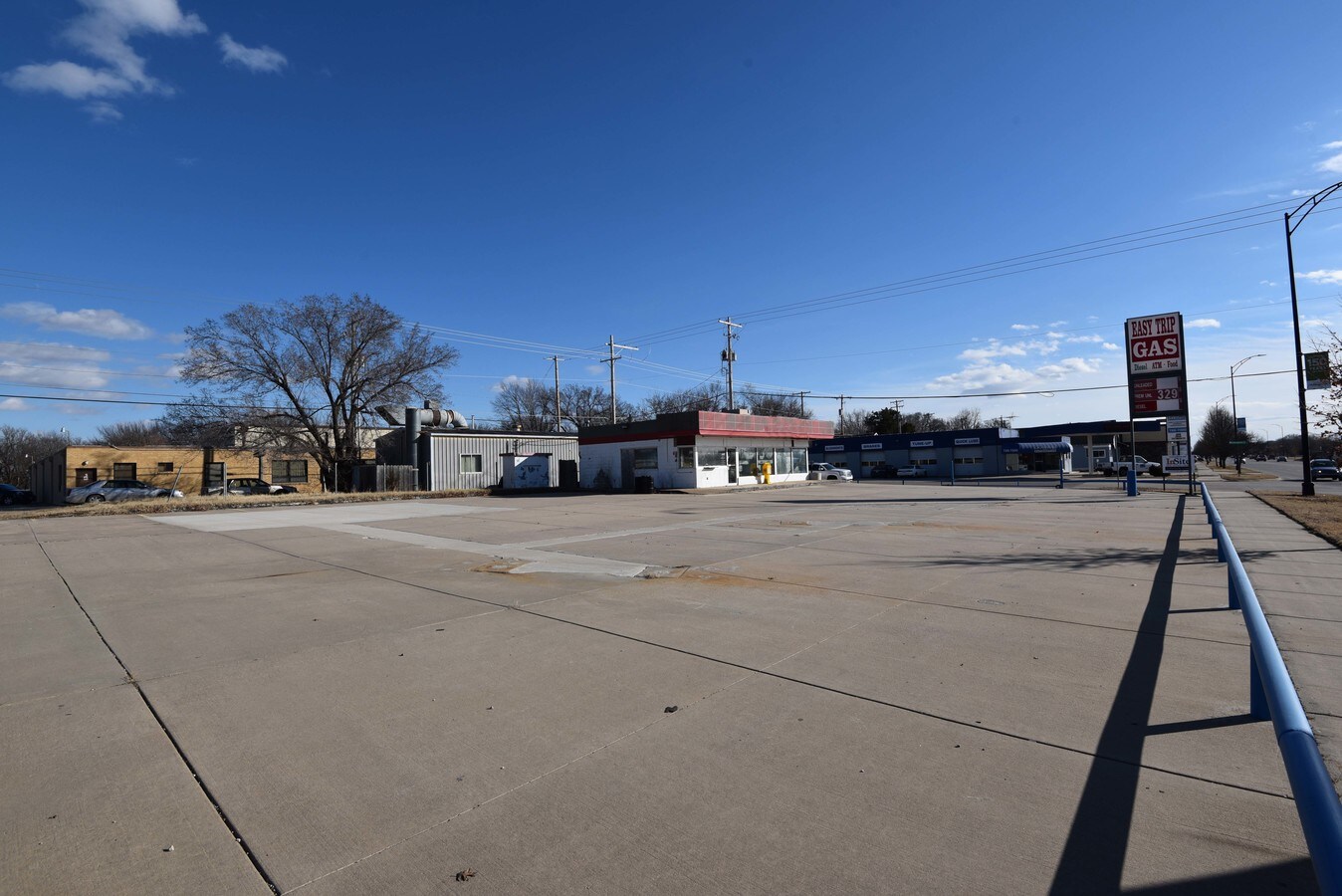 104 N Baltimore Dr, Derby, KS 67037 | LoopNet