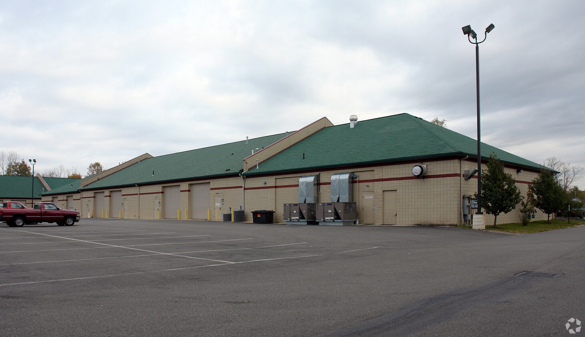 2215 E Waterloo Rd, Akron, OH 44312 - Bldg 400 | LoopNet