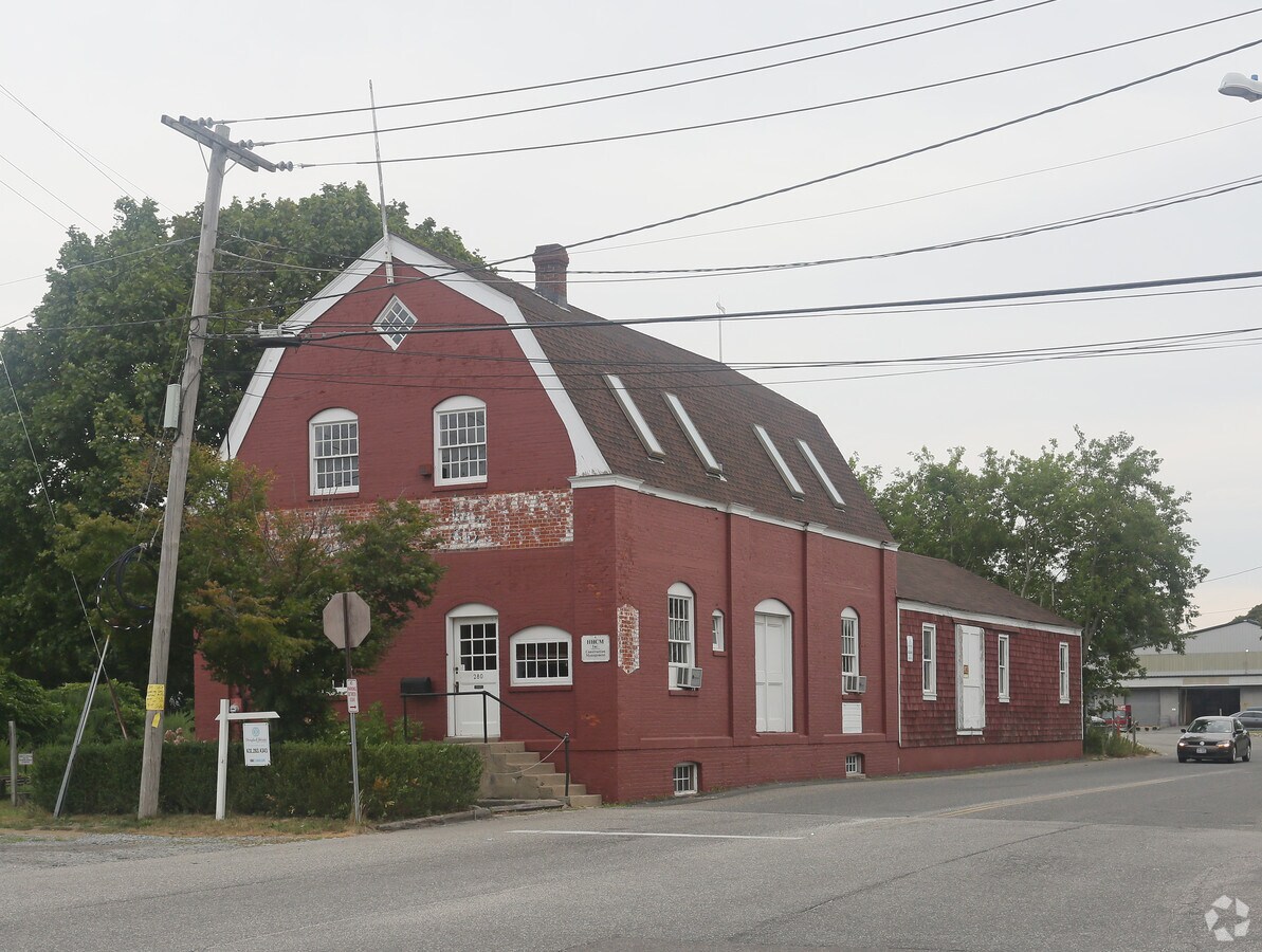 7 Powell Ave, Southampton, NY 11968 | LoopNet