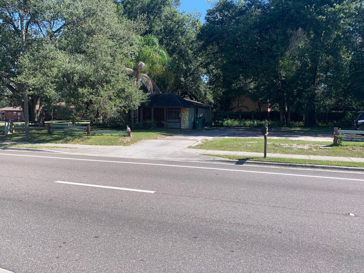8413 N 40th St, Tampa, FL 33604 | LoopNet