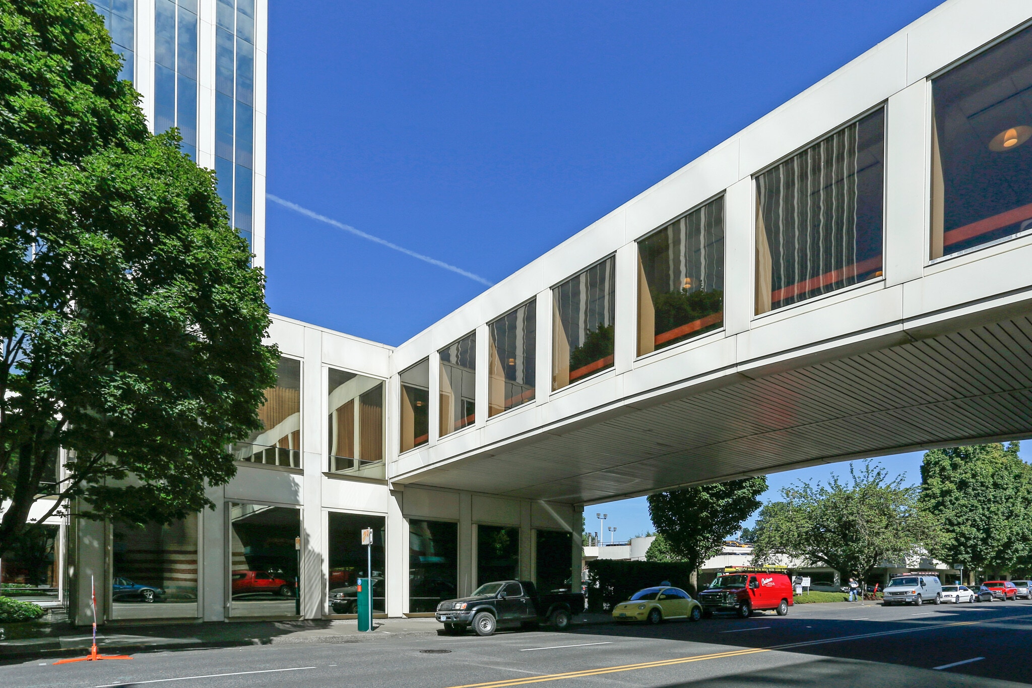 825 NE Multnomah St, Portland, OR 97232 - Lloyd Center Tower | LoopNet