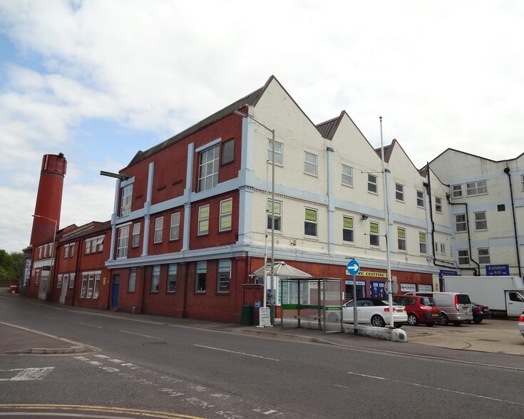 New Broughton Rd, Melksham, SN12 8BT - Main Building | LoopNet