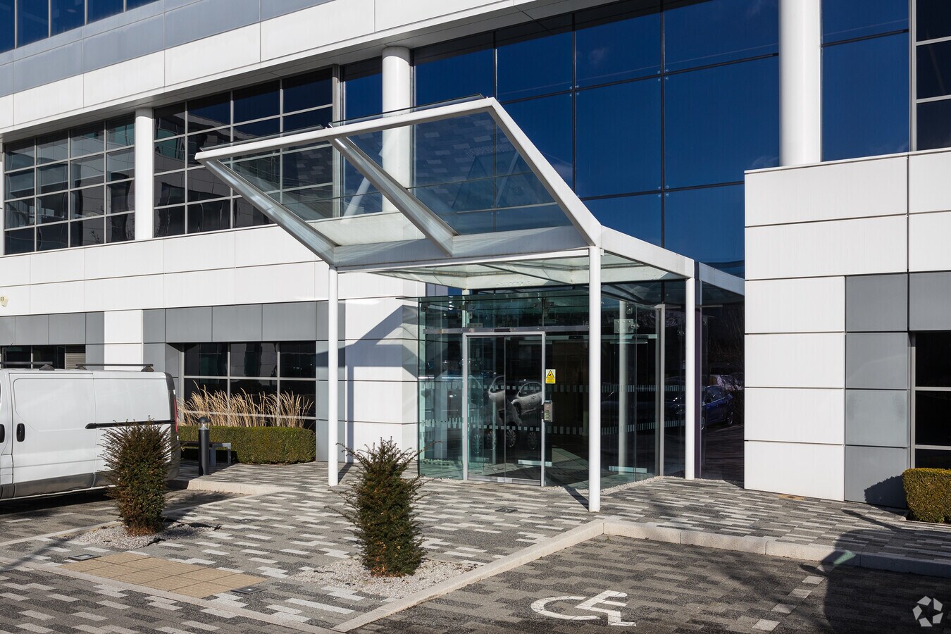 Guildford Business Park Rd, Guildford, SRY GU2 8XH - Building 3 | LoopNet