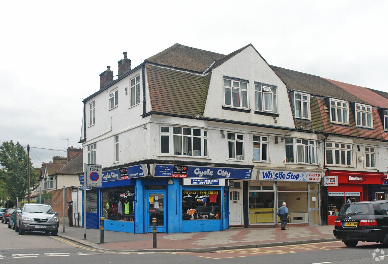 57 Approach Rd, London, SW20 8BA | LoopNet