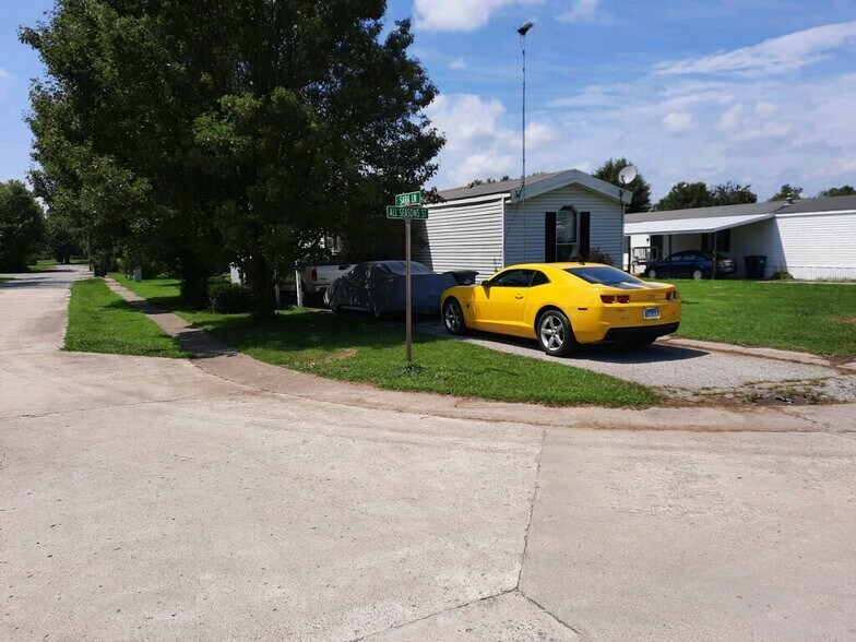 321 N All Seasons Rd, Geff, IL 62842 - Multifamily for Sale | LoopNet