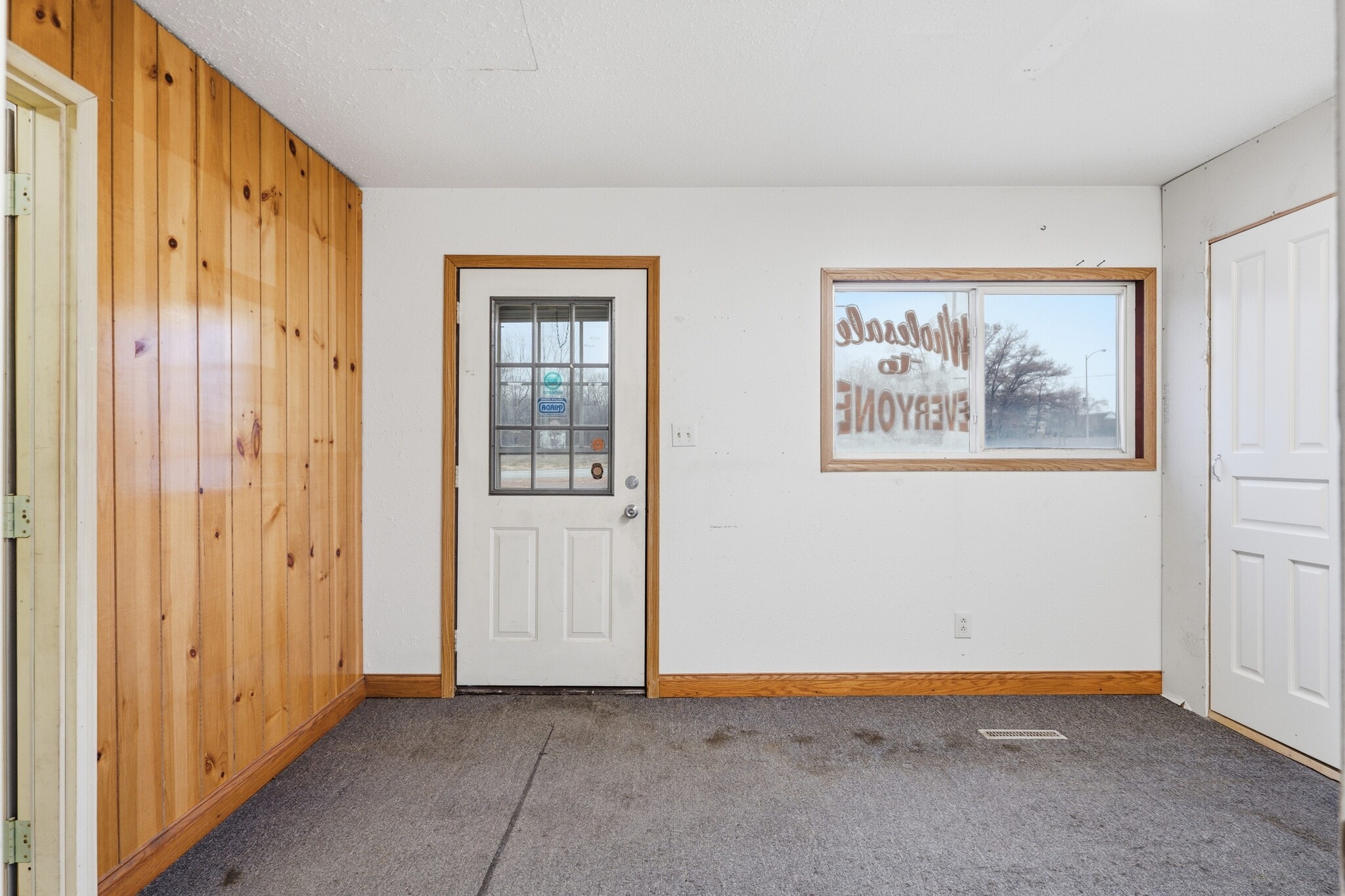 300 Main St N, Hazleton, IA 50641 - Retail for Sale | LoopNet