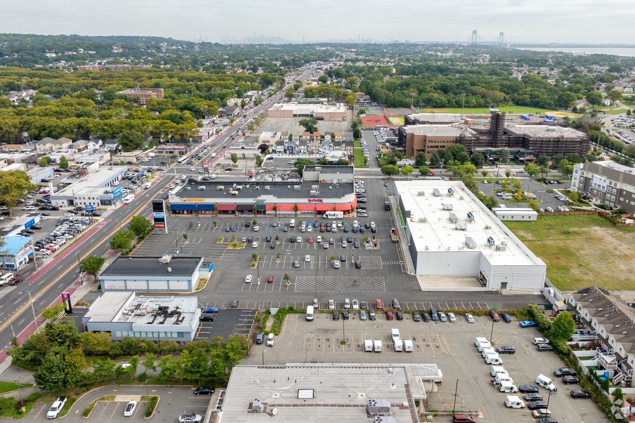 2530 Hylan Blvd, Staten Island, NY 10306 - Hylan Commons | LoopNet