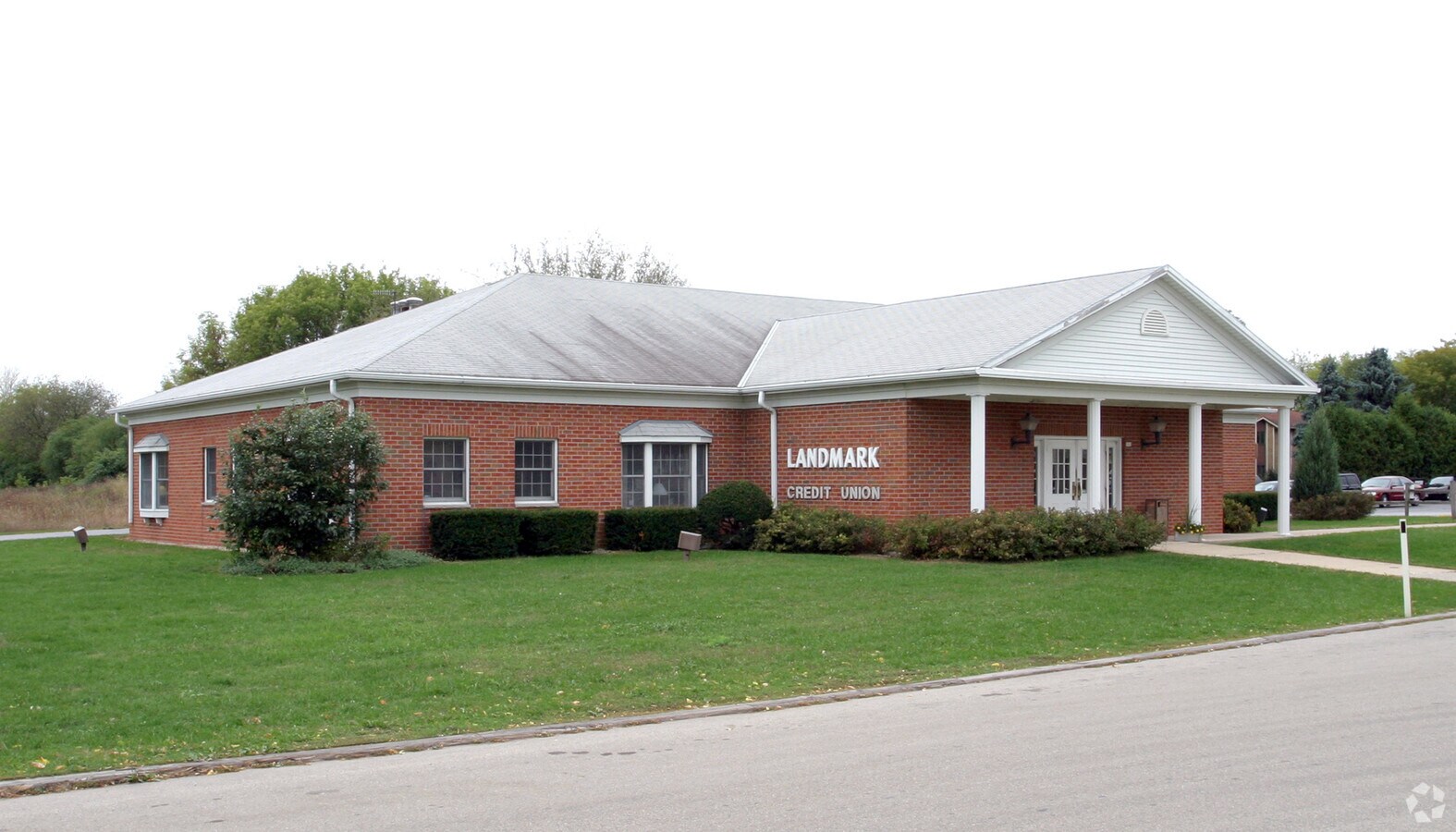 955 Lexington Dr, Oconomowoc, WI 53066 - Retail for Sale | LoopNet