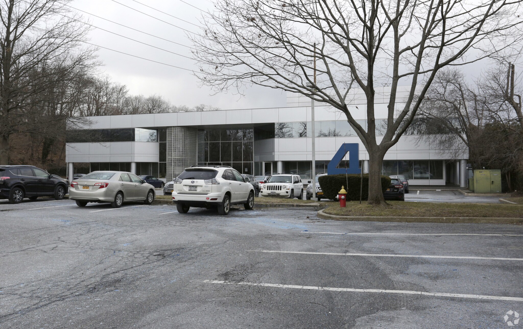 4 Expressway Plz, Roslyn Heights, NY 11577 | LoopNet