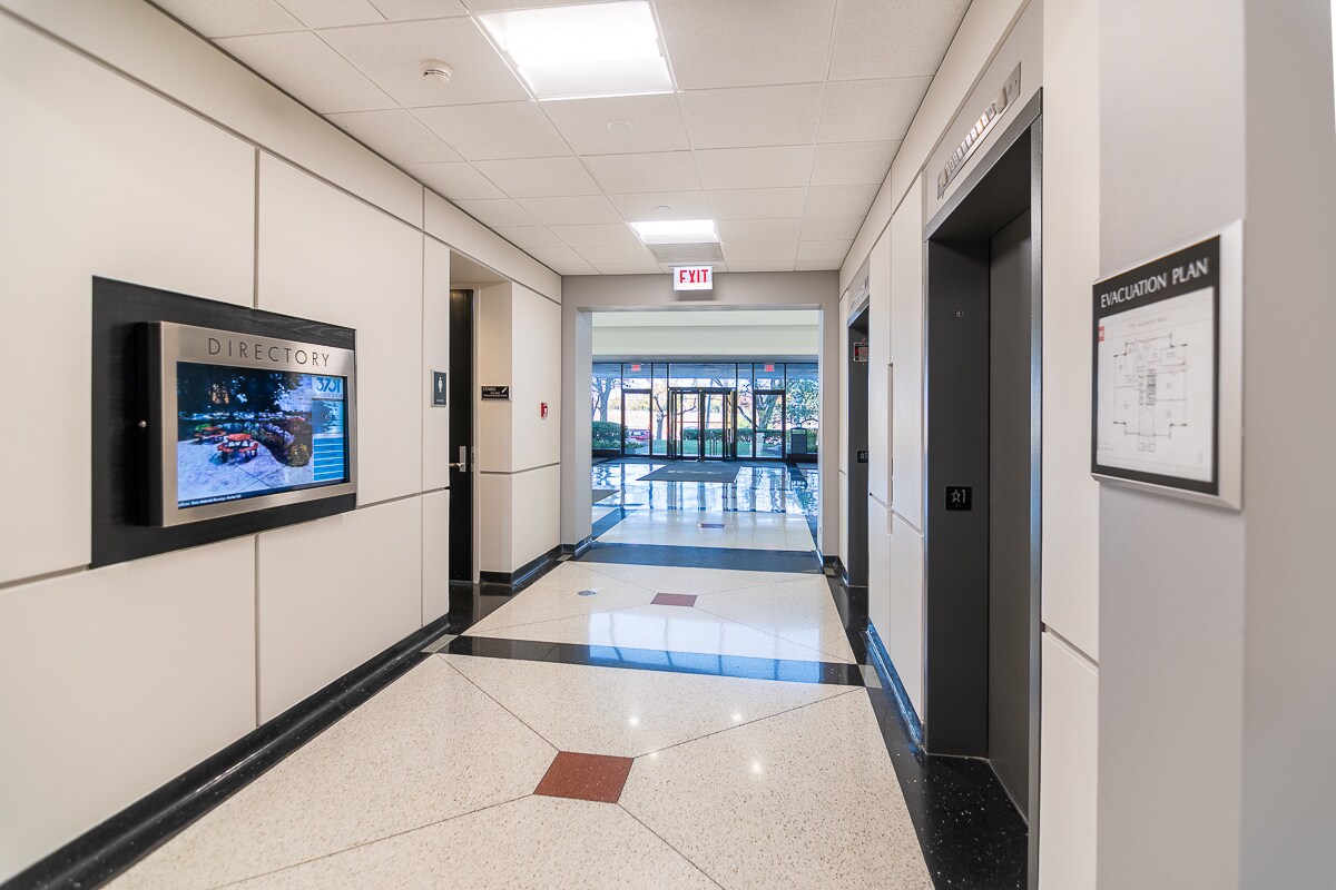 3701 Algonquin Rd, Rolling Meadows, IL 60008 - Crossroads | LoopNet