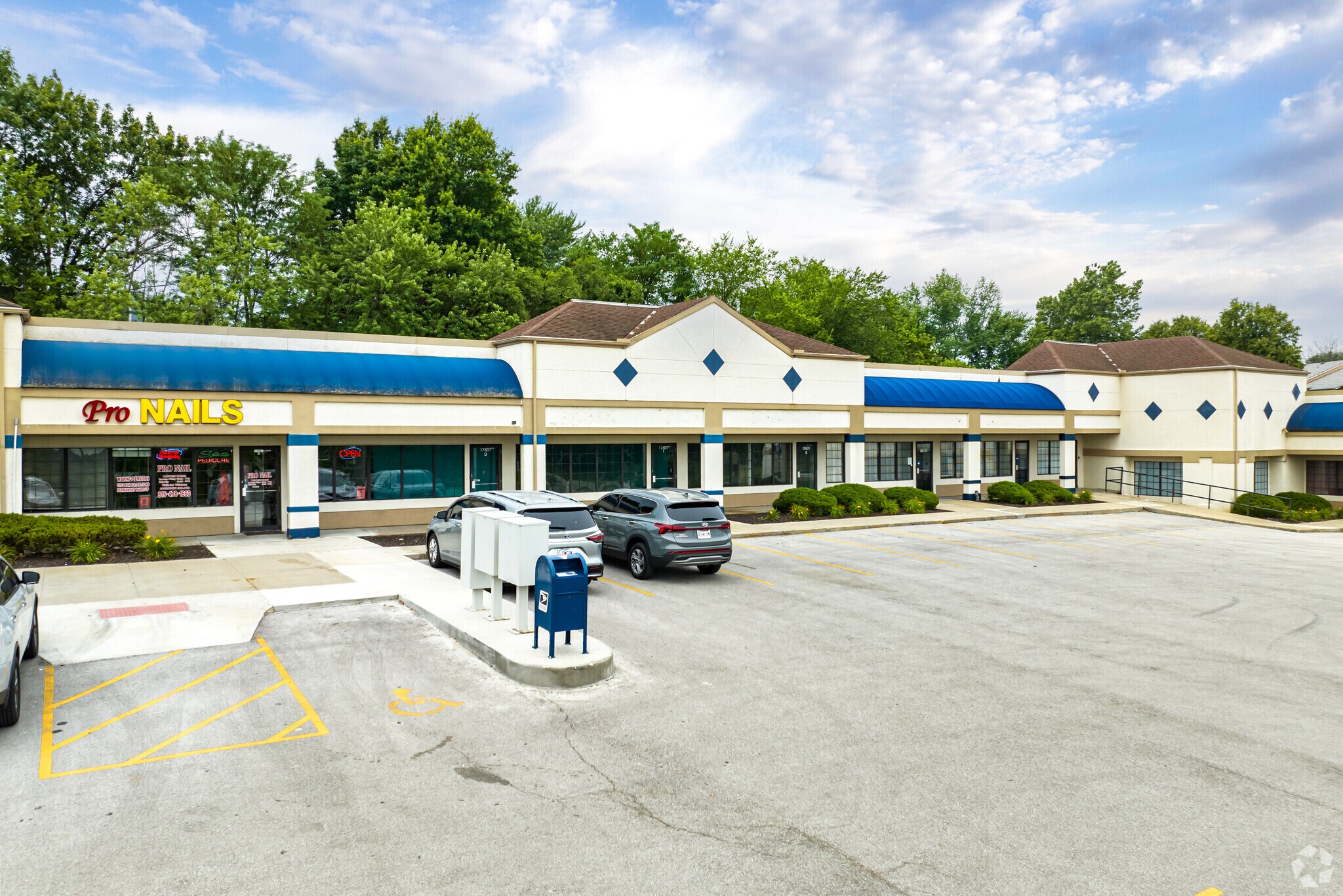 17601 E 40 Hwy, Independence, MO 64055 - Colonnade Shopping Center ...