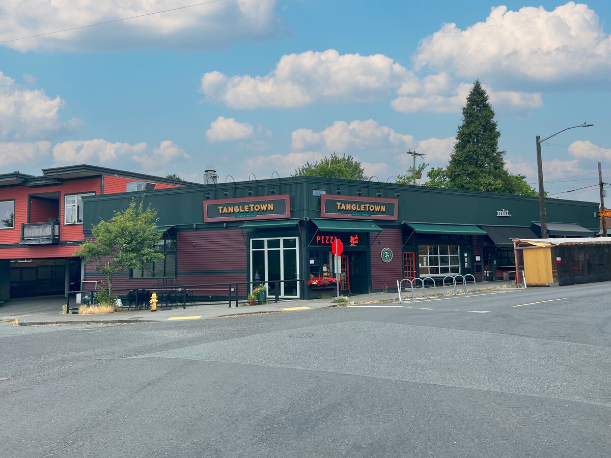 2106-2110 N 55th St, Seattle, WA 98103 | LoopNet