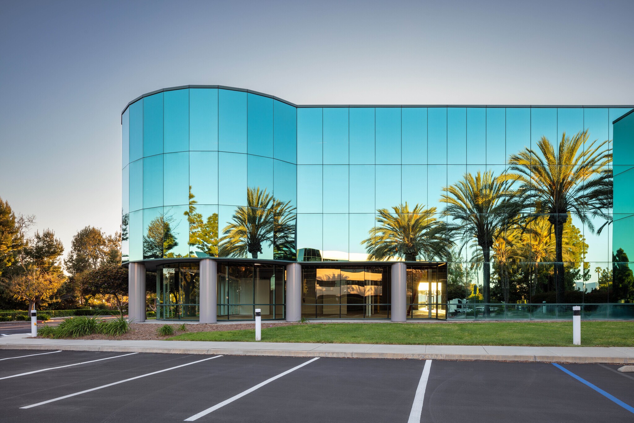 2885 Loker Ave E, Carlsbad, CA 92010 - Flex for Lease | LoopNet