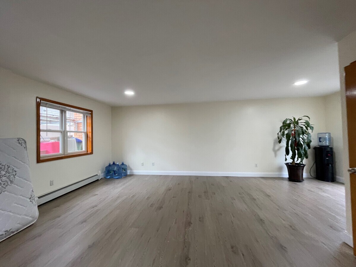 14661 Delaware Ave, Flushing, NY 11355 | LoopNet