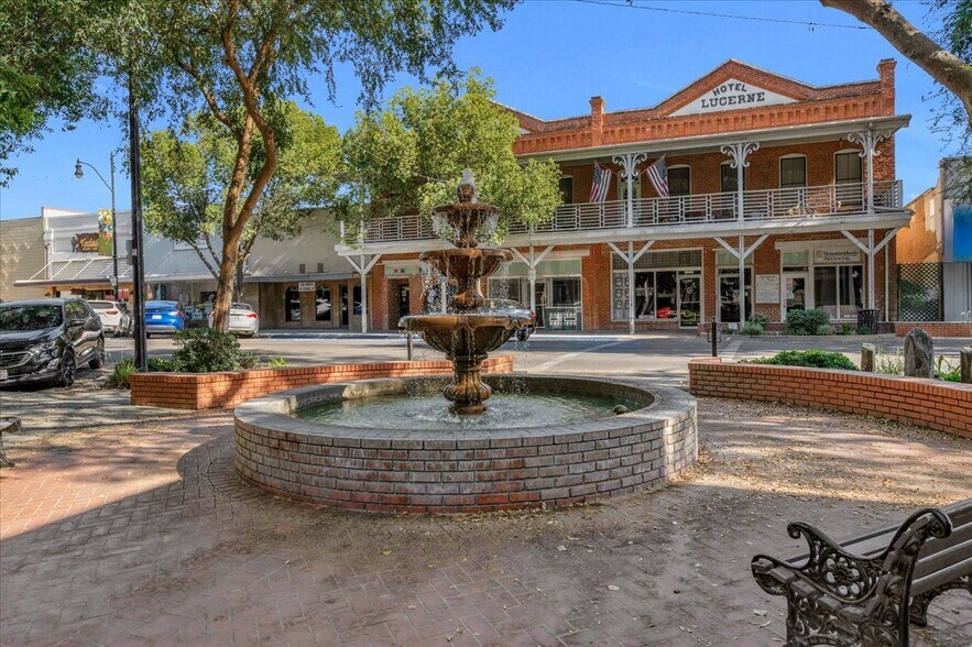 321 W D St, Lemoore, CA 93245 | LoopNet