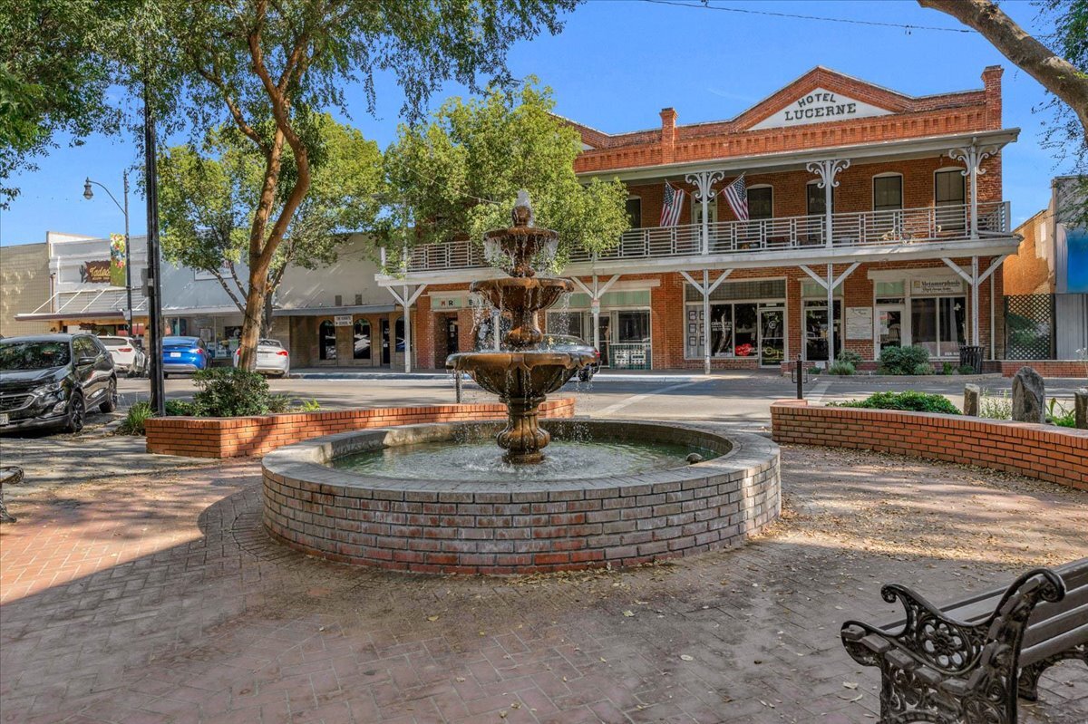 321 W D St, Lemoore, CA 93245 | LoopNet