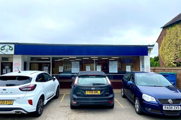 11 Headley Rd, Liphook, GU30 7NS | LoopNet