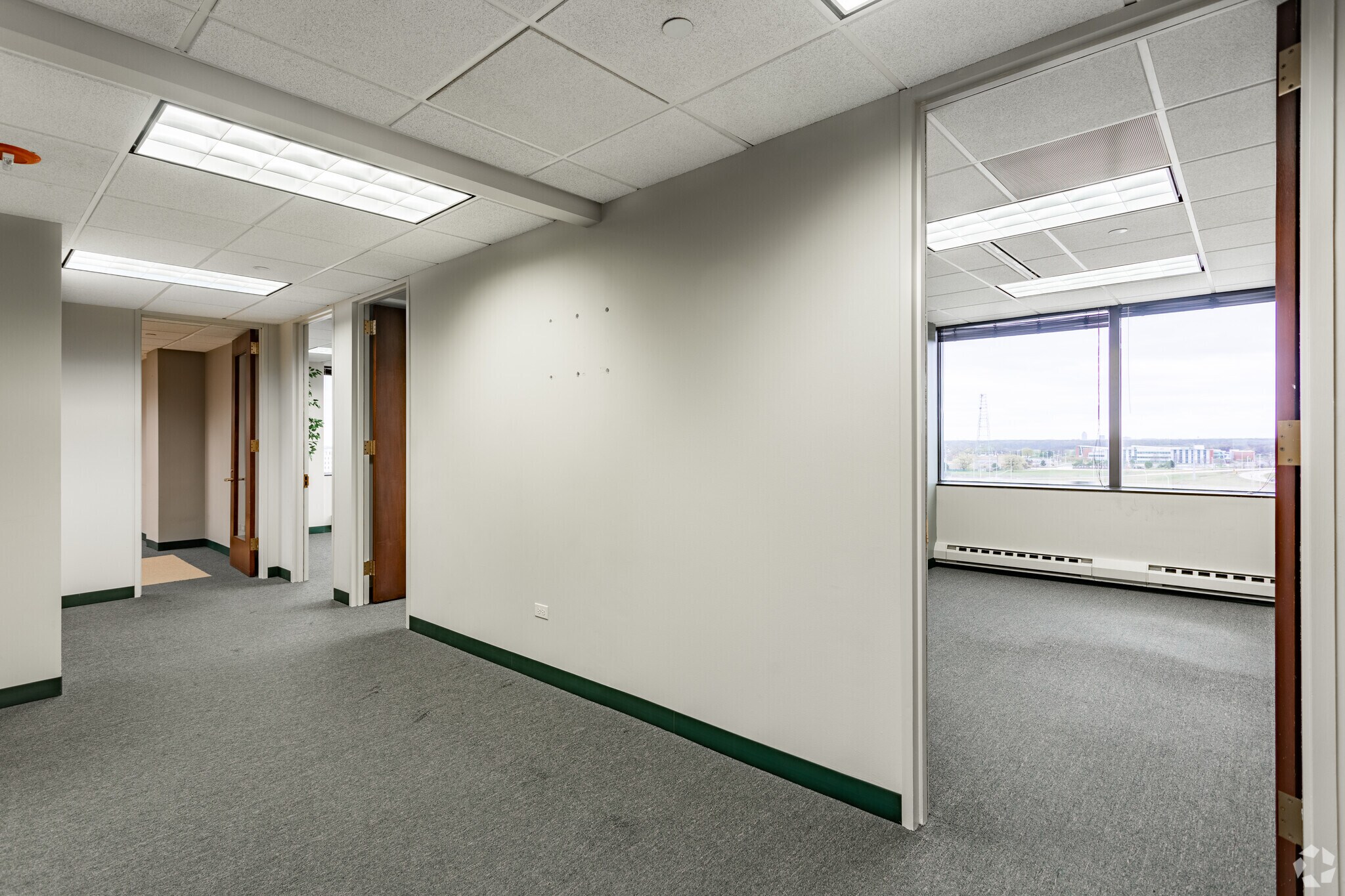 3701 Algonquin Rd, Rolling Meadows, IL 60008 - Crossroads | LoopNet.com