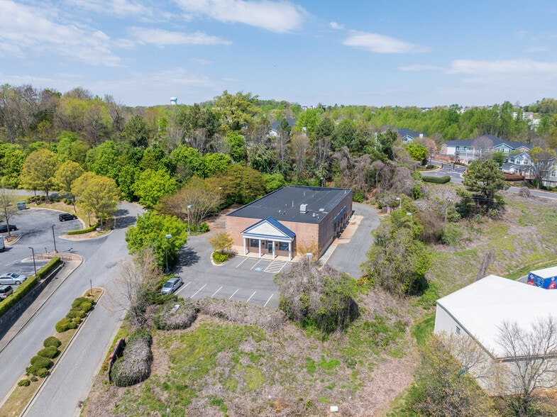 10135 N Tryon St, Charlotte, NC 28262 - Merchant's Tire & Auto Center | LoopNet