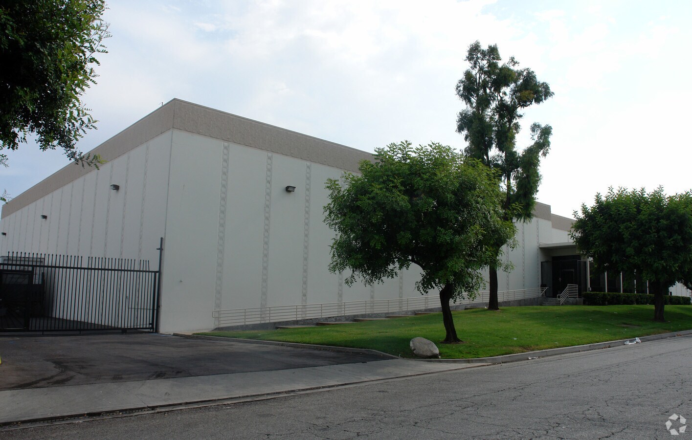 700 W Carob St, Compton, CA 90220 - Property Record | LoopNet