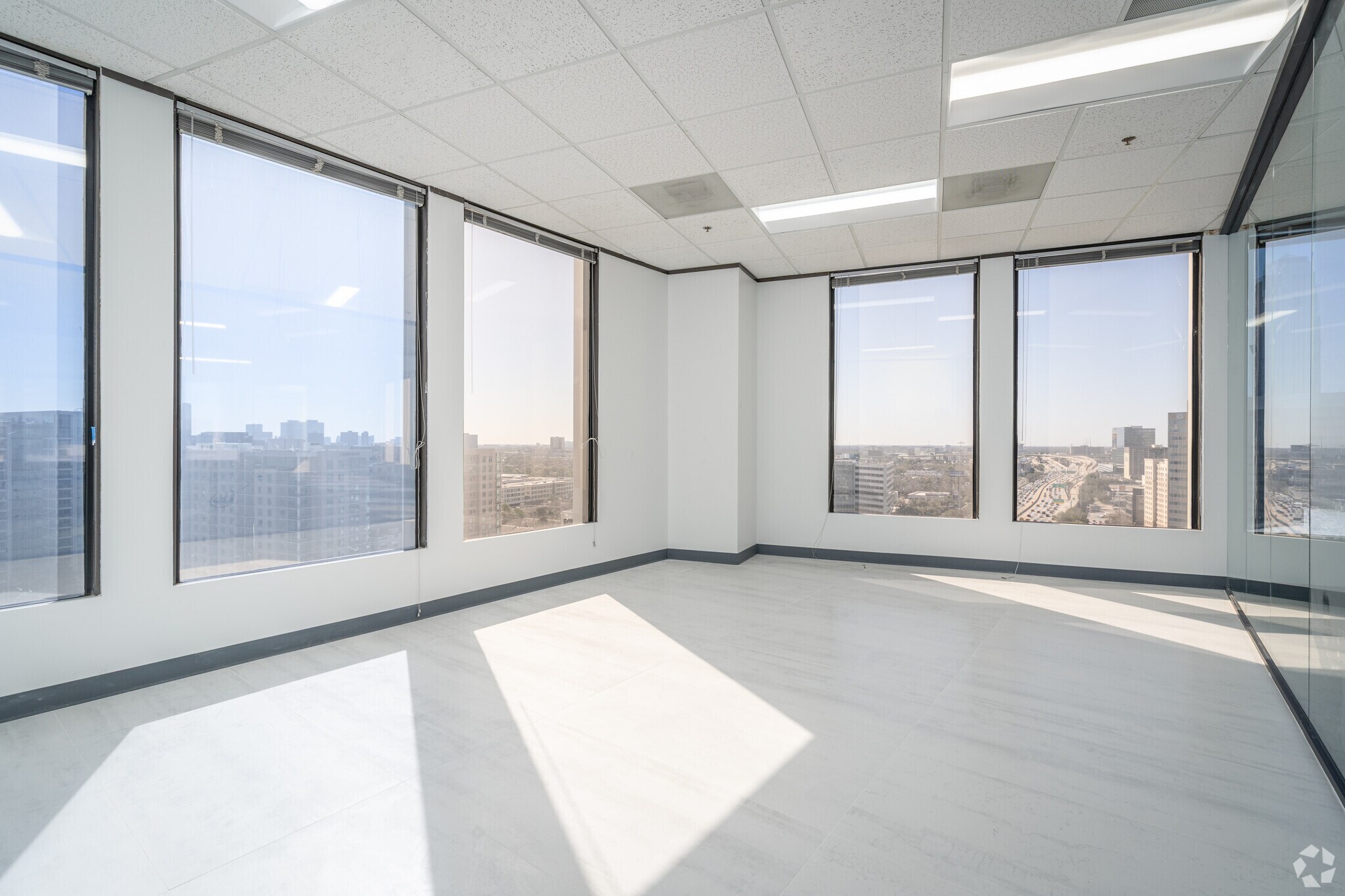 2100 West Loop South, Houston, TX 77027 - Office/Retail for Lease | LoopNet