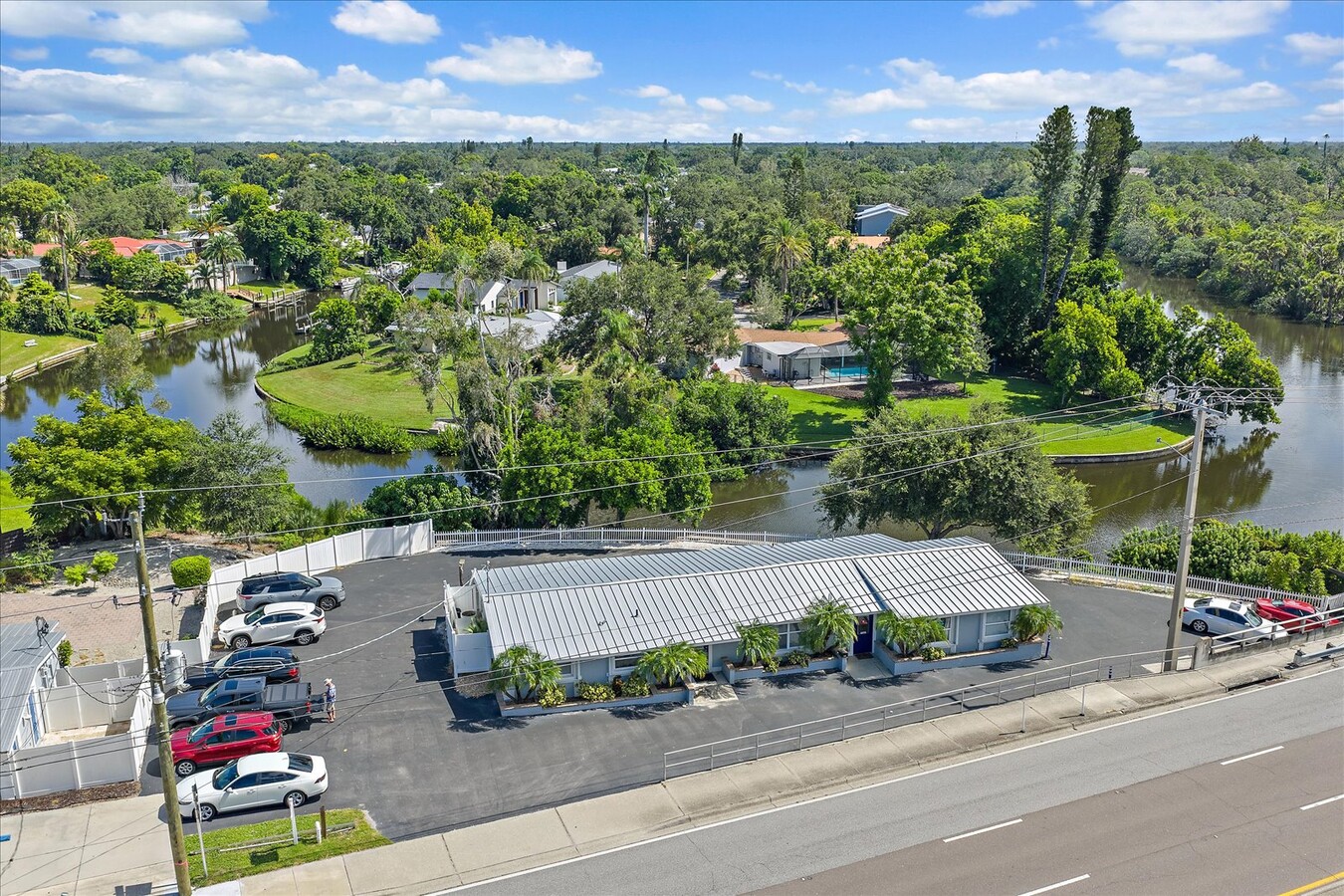 2535 Bee Ridge Rd, Sarasota, FL 34239 | LoopNet