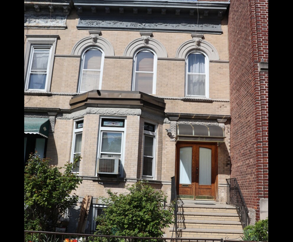 868 New York Ave, Brooklyn, NY 11203 | LoopNet