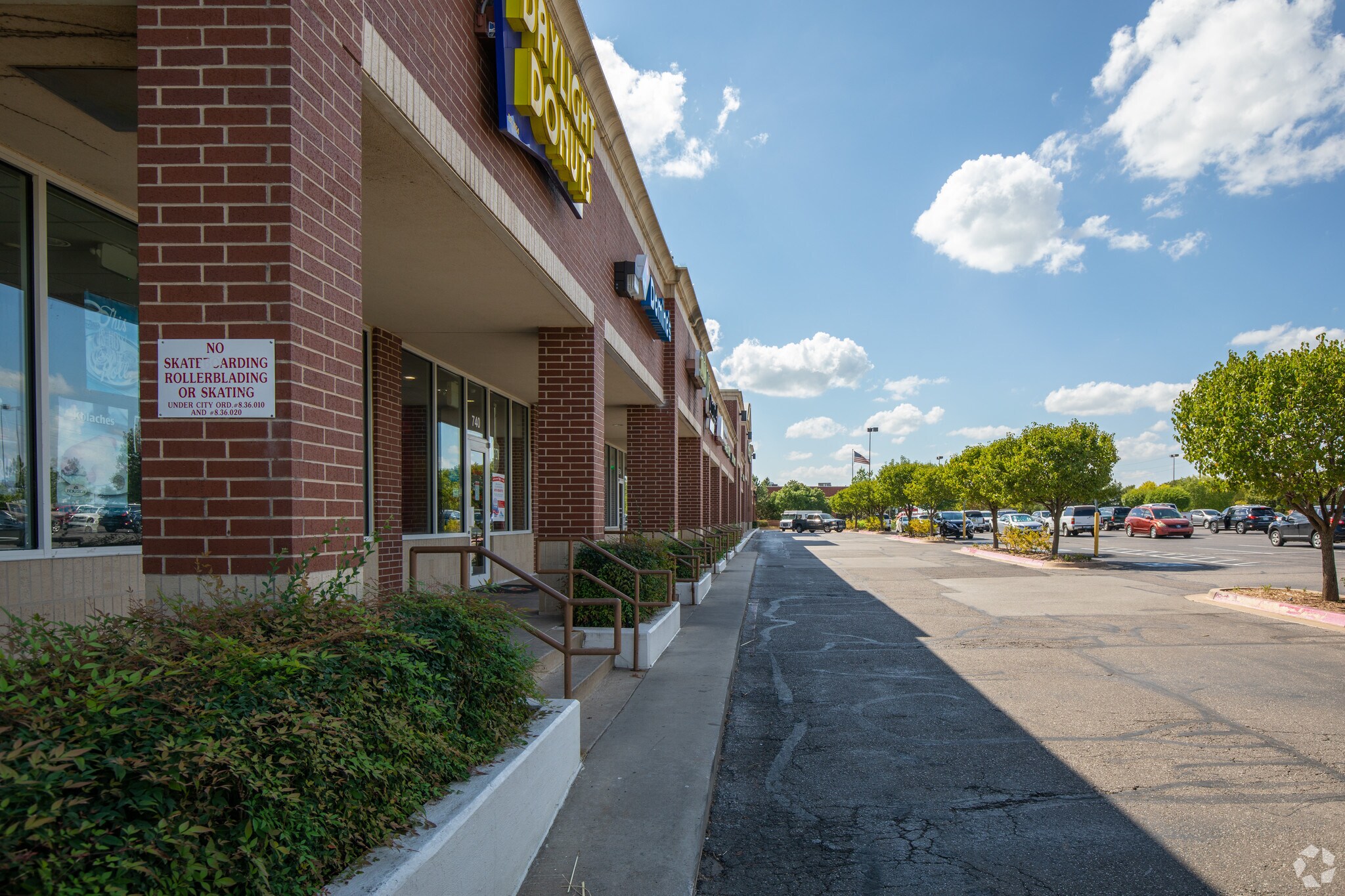 730-828 W Danforth Rd, Edmond, OK 73003 - Danforth Square | LoopNet