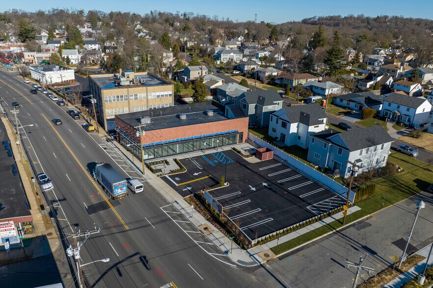 154 Mineola Ave, Roslyn Heights, NY 11577 - Retail for Lease | LoopNet