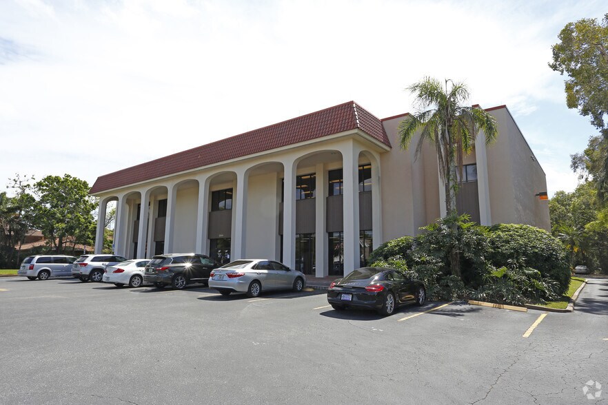 3844 Bee Ridge Rd, Sarasota, FL 34233 | LoopNet.com