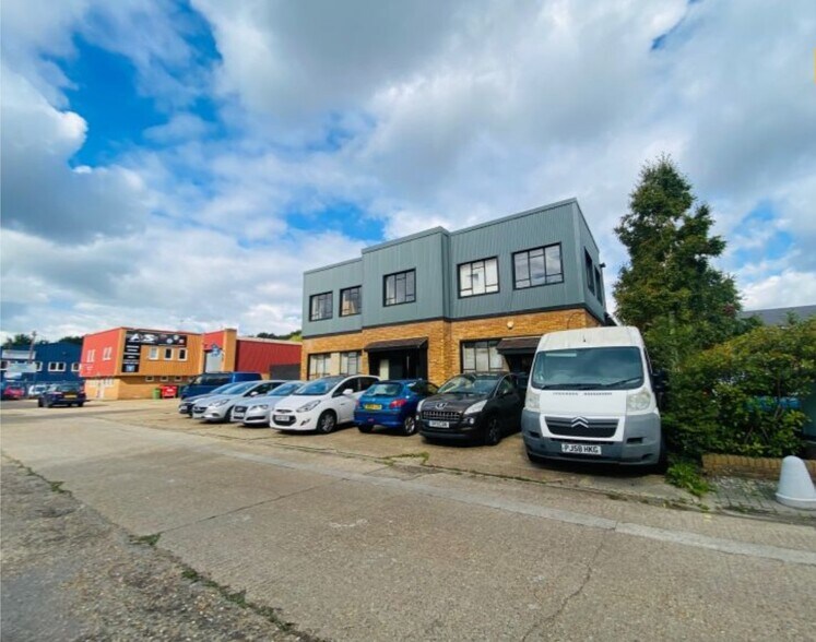 Brook Way, Leatherhead, KT22 7NA | LoopNet