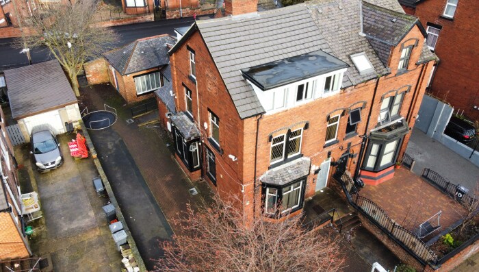 12 Middleton Crescent, Leeds, LS11 6JU | LoopNet